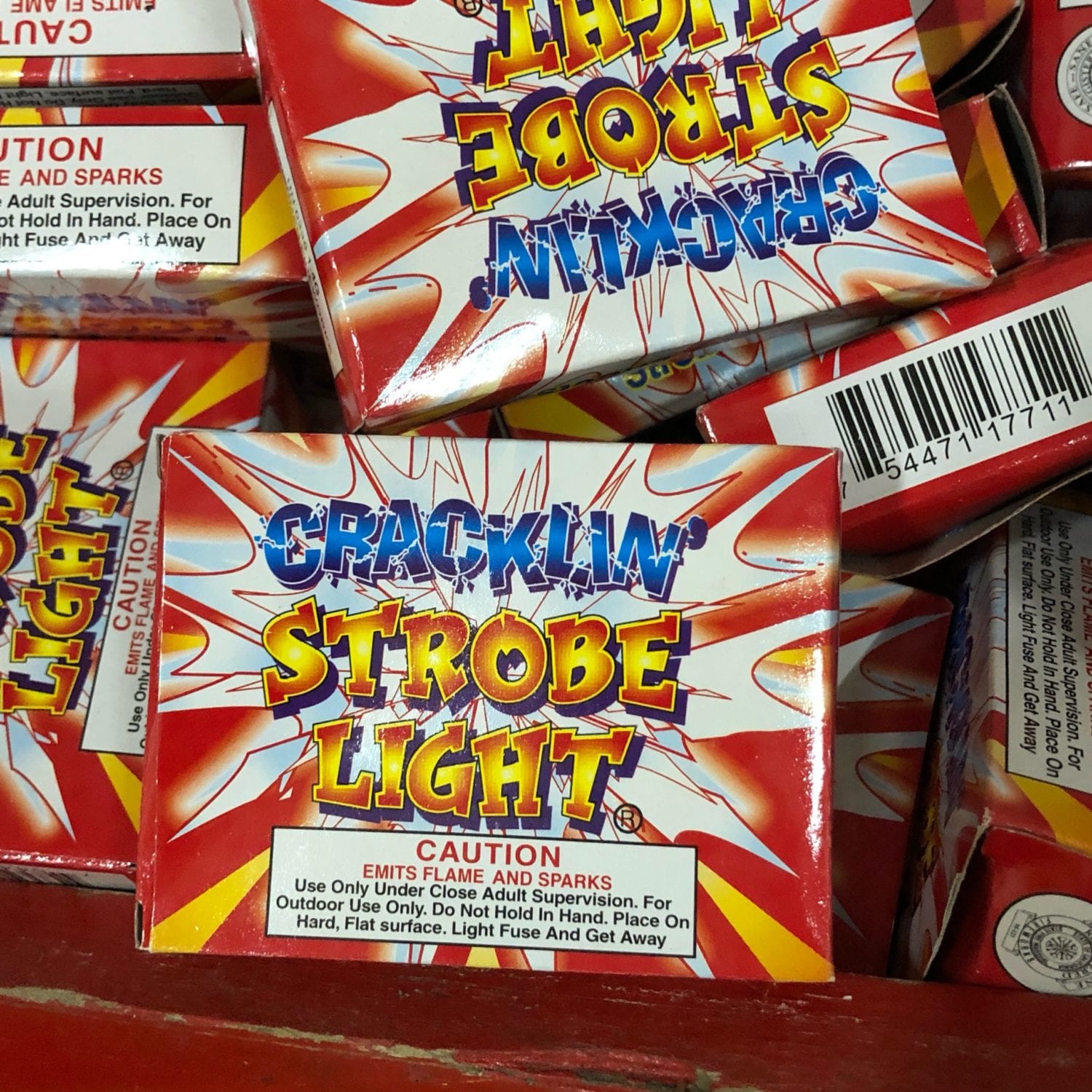 Crackling Strobe Light - Muret Family Fireworks Farm